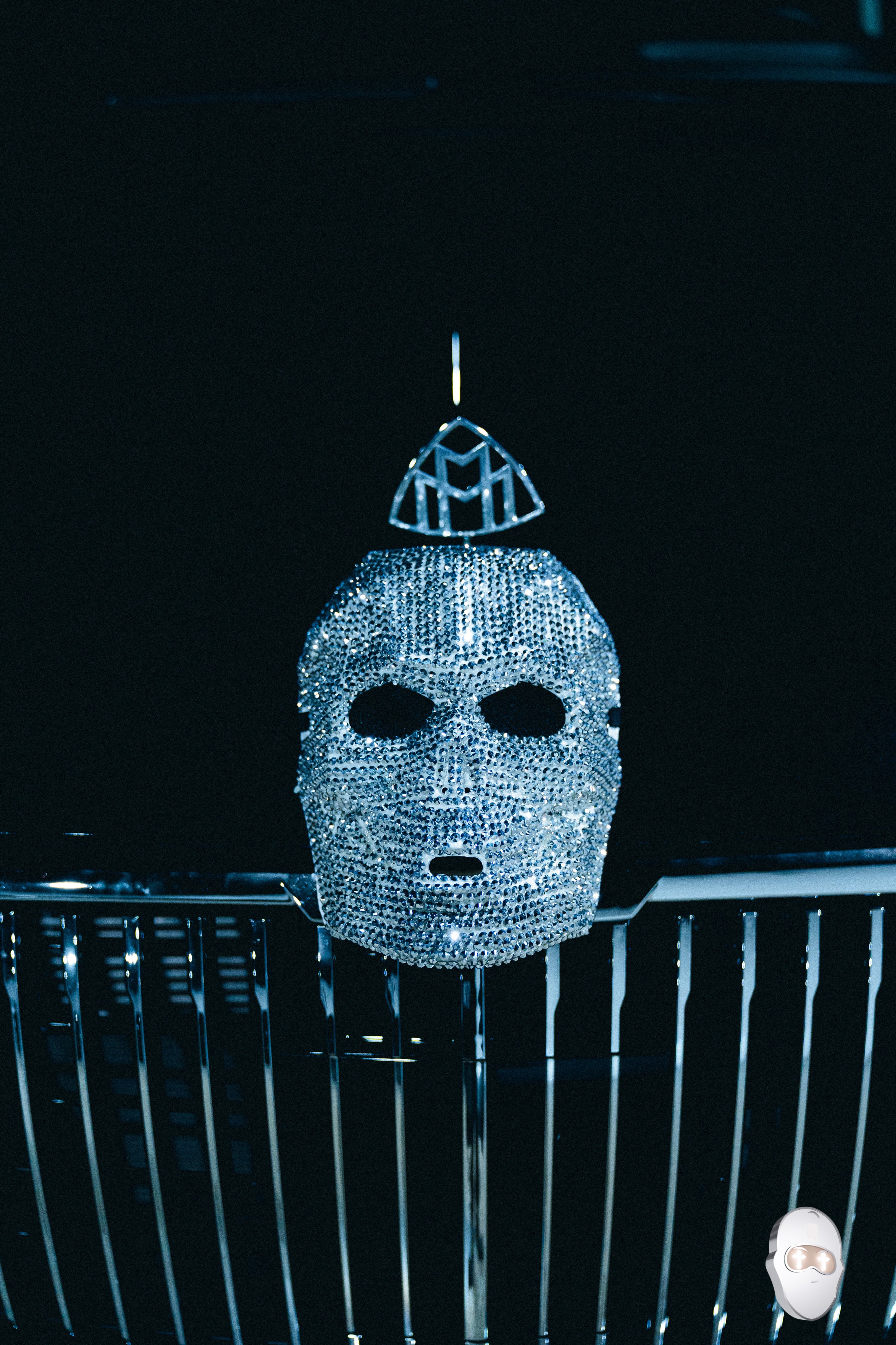 DIAMOND MASK PHOTO WALLPAPER – YG DEPT